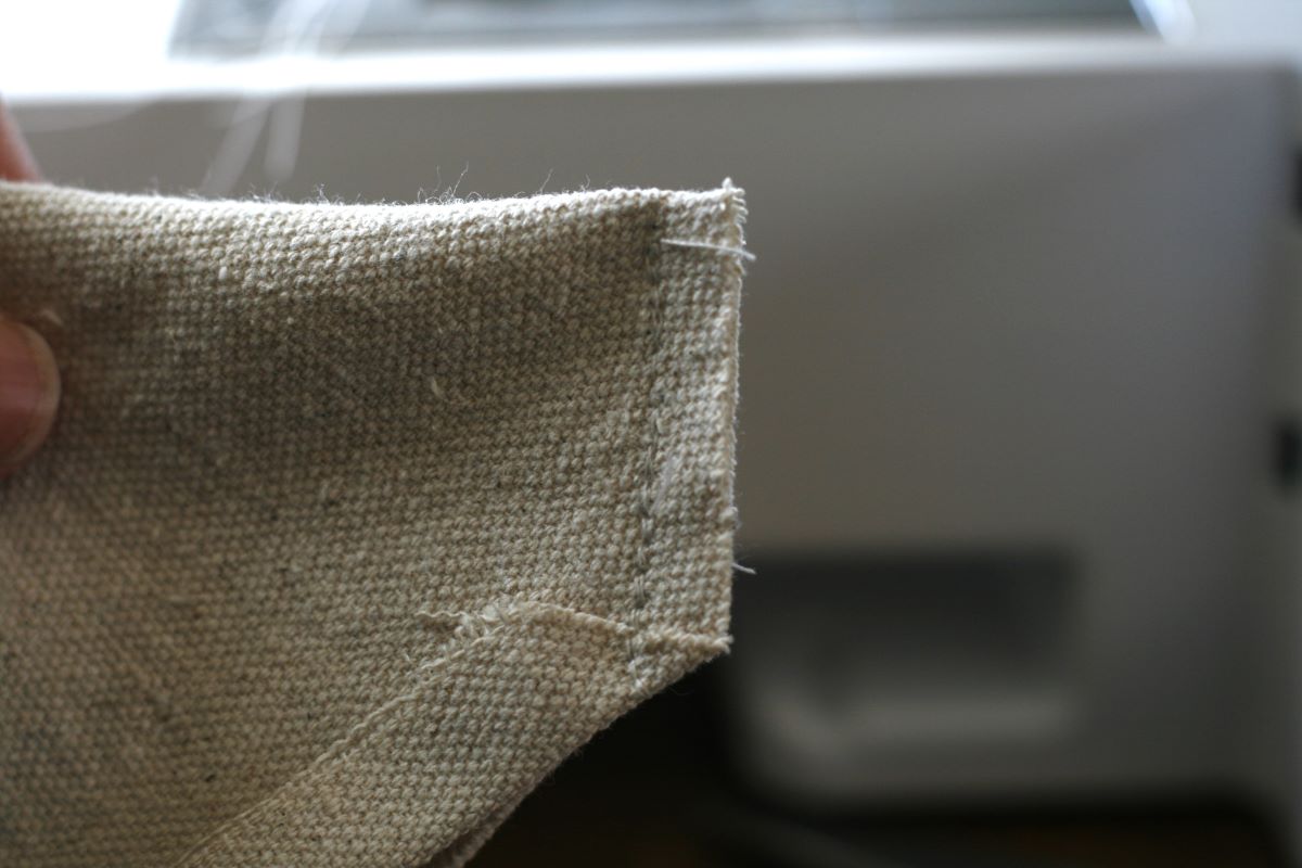 How to sew a tablecloth that will stay in place - Shoebox On A Hill