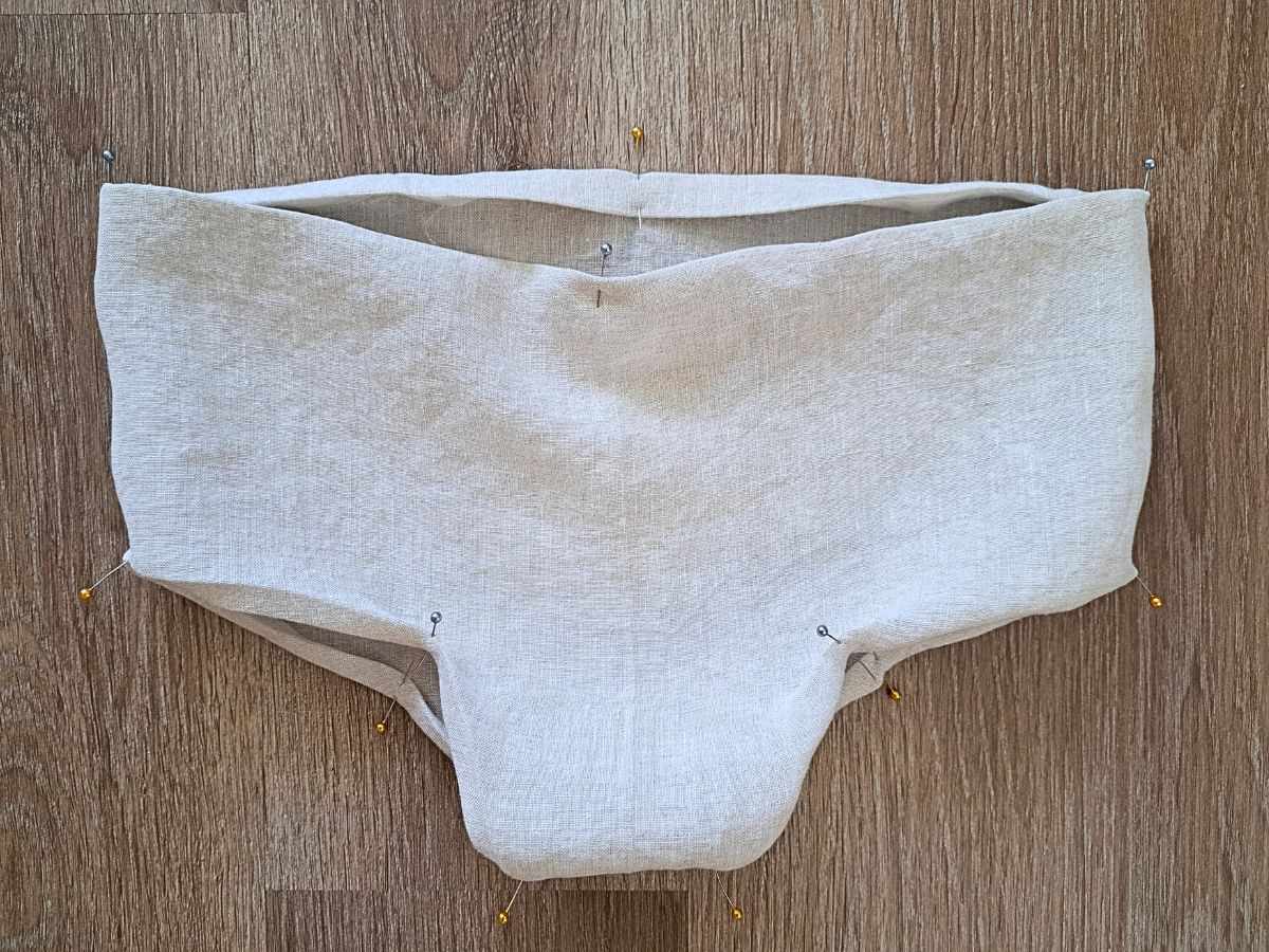 Two Ways To Make An Elastic Casing - How To Insert Elastic Into Casing ...