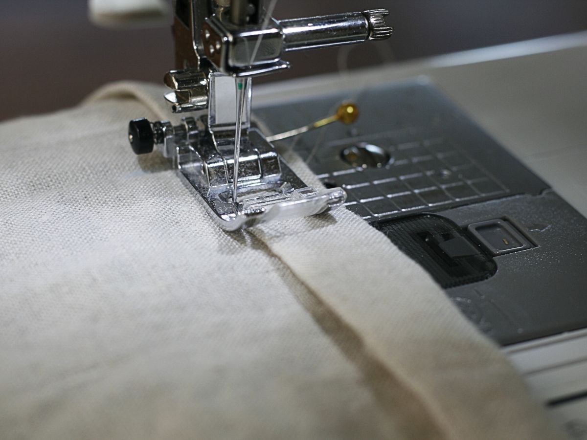 Two Ways To Make An Elastic Casing - How To Insert Elastic Into Casing ...